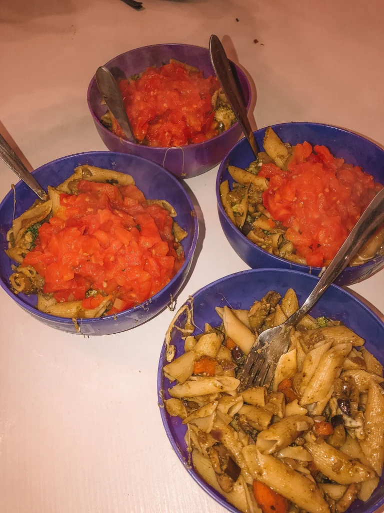 20 Easy Hostel Meal Ideas (Budget Cooking While Travelling) - Nowhere ...